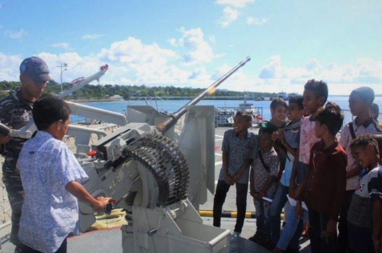 KRI Tongkol-813 laksanakan open ship di Kupang NTT