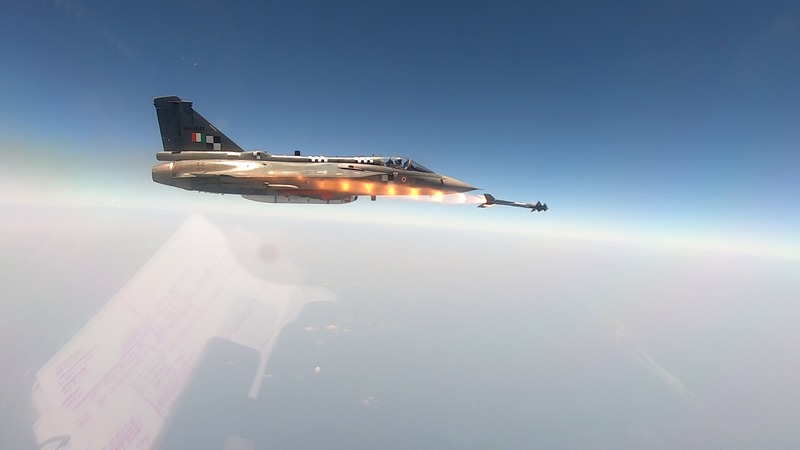 Tejas terangkat pamornya karena sukses tembakkan rudal Python-5 dan I ...