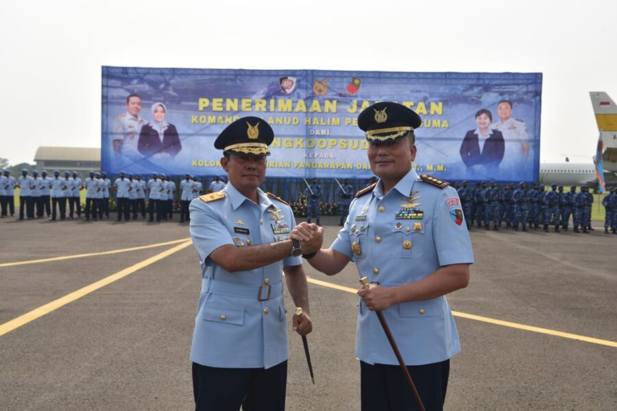 Pangkoopsud I serahkan jabatan Danlanud Halim kepada Kolonel Pnb Adrian ...