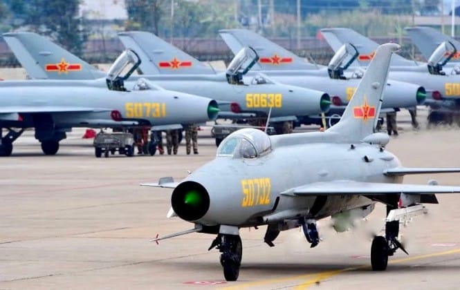 Angkatan Udara China pensiunkan seluruh jet tempur klasik J-7 tahun ini
