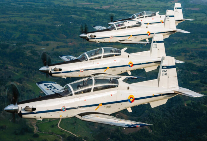 Kolombia menambah empat pesawat latih T-6C Texan II dari AS