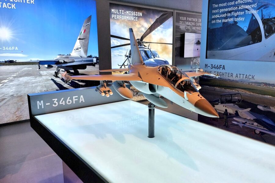 Leonardo tawarkan jet M-346FA di IDEX 2023, canggih tapi berbiaya murah