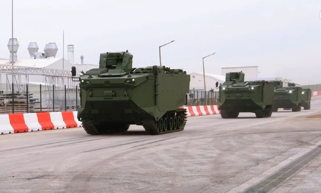 Brigade Marinir Amfibi Turkiye menerima kendaraan tempur amfibi baru ZAHA