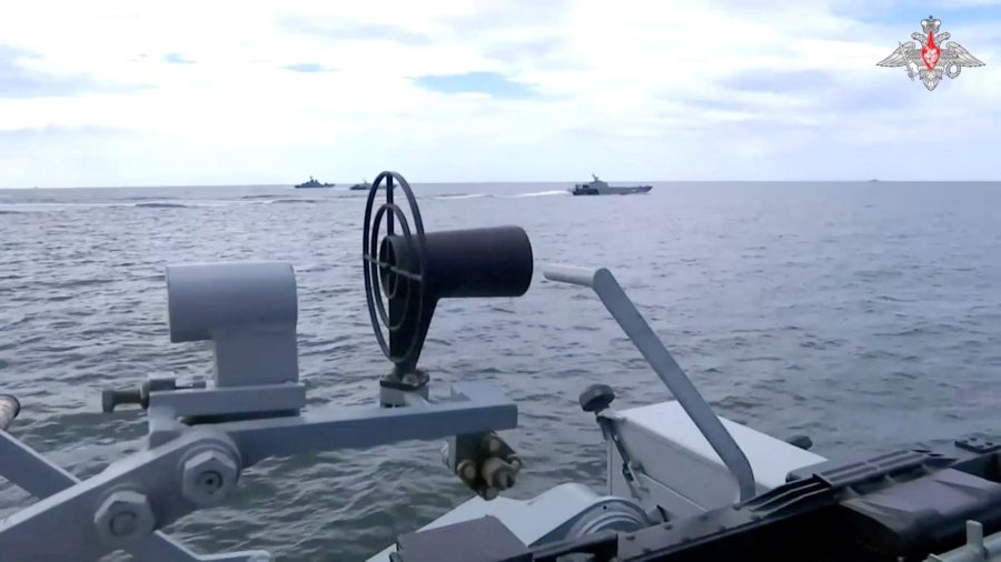 Lebih dari 3.500 prajurit Armada Baltik Rusia dengan 40 kapal perang ...