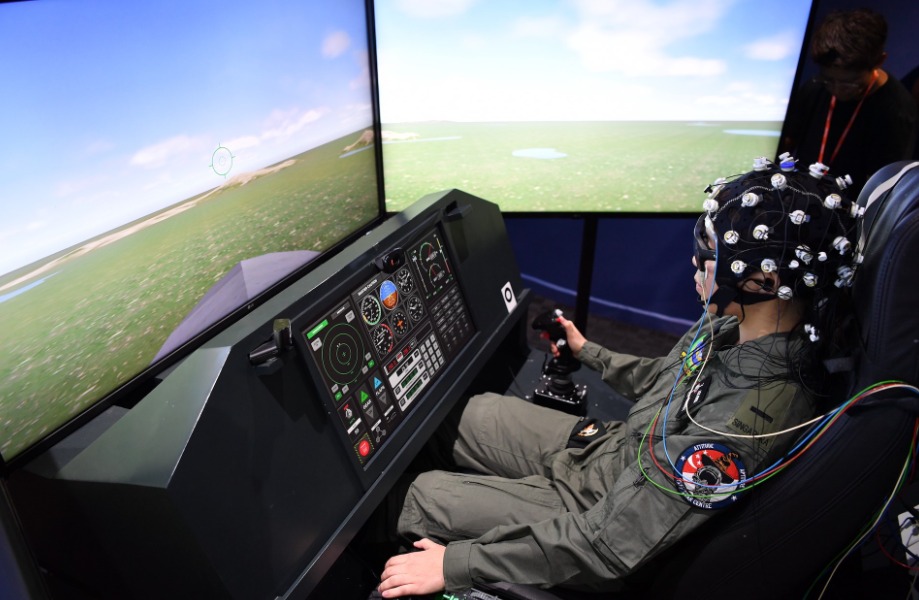 Angkatan Udara Singapura seleksi calon penerbang tempurnya dengan ...