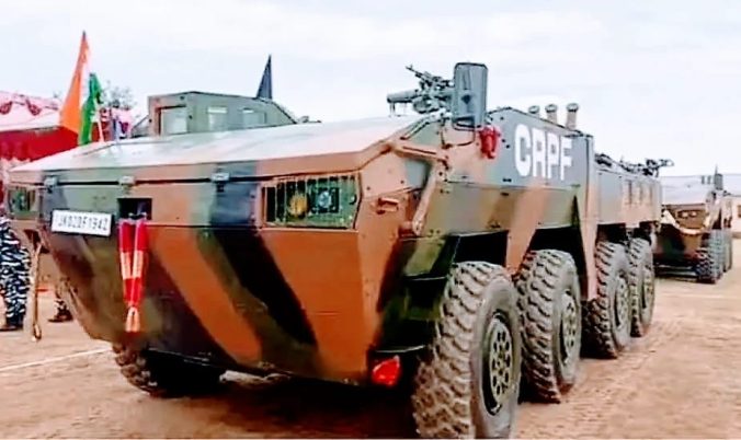 Pasukan Polisi Cadangan Pusat India operasikan panser WhAP 8X8 di Jammu dan Kashmir