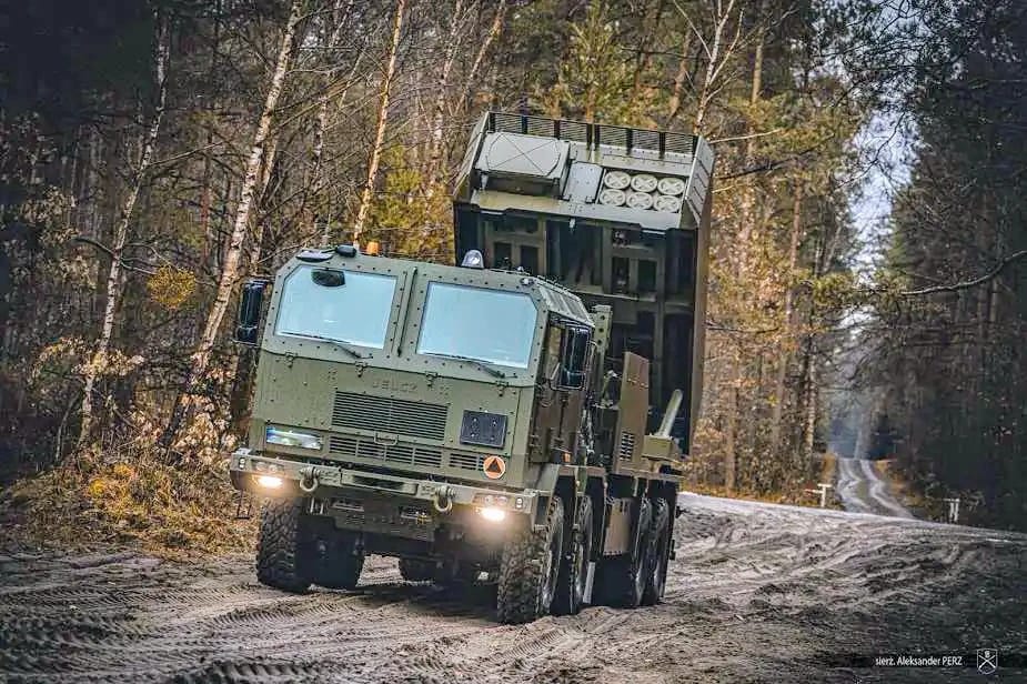 Unit artileri tentara Polandia mulai gunakan roket multilaras HOMAR-K ...