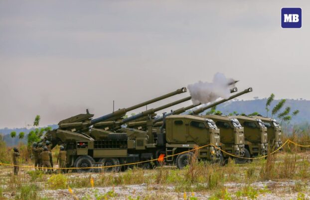 Pertama kalinya Angkatan Darat Filipina menguji tembakan langsung ATMOS 155 mm SPH baru yang ...