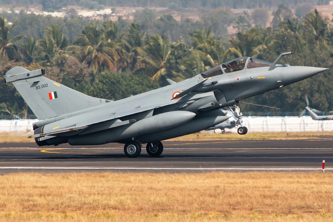 Membandingkan warna kamuflase jet tempur Rafale Indonesia dengan ...