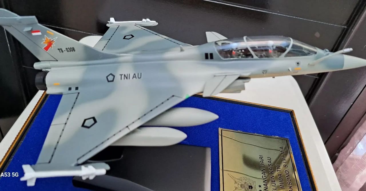 Membandingkan warna kamuflase jet tempur Rafale Indonesia dengan ...