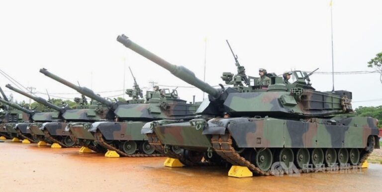 Di tengah ketegangan dengan China, Taiwan mengaktifkan batalion tank ...